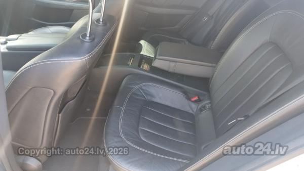 White Mercedes-Benz CLS-Class 2012 in Voru, with an engine capacity of 4.70 L and mileage of 270 thousand km for 1499 €, photo 8 on AUTOMOTO.COM.LV