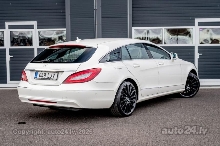 White Mercedes-Benz CLS-Class 2016 in Parnu, with an engine capacity of 2.10 L and mileage of 204 thousand km for 17500 €, photo 4 on AUTOMOTO.COM.LV