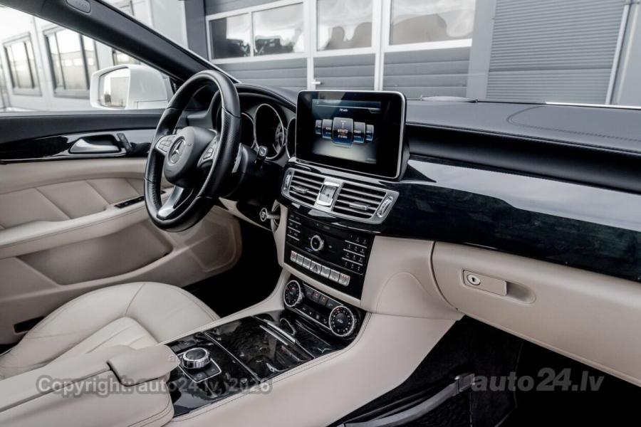 White Mercedes-Benz CLS-Class 2016 in Parnu, with an engine capacity of 2.10 L and mileage of 204 thousand km for 17500 €, photo 11 on AUTOMOTO.COM.LV
