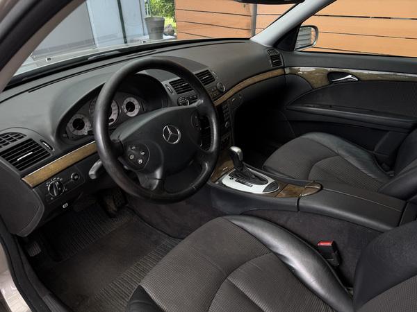 Smilšu krāsa Mercedes-Benz e-200 2006 Tartu, ar dzinēja tilpumu 1.80 L un nobraukumu 167 tūkst. km par 7400 €, foto 7 vietnē AUTOMOTO.COM.LV