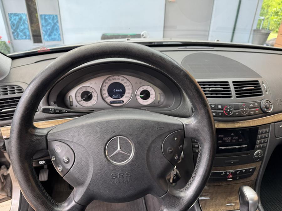 Smilšu krāsa Mercedes-Benz e-200 2006 Tartu, ar dzinēja tilpumu 1.80 L un nobraukumu 167 tūkst. km par 7400 €, foto 9 vietnē AUTOMOTO.COM.LV