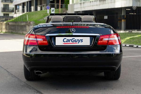 Black Mercedes-Benz e-200 2010 in Vilnius, with an engine capacity of 1.80 L and mileage of 197 thousand km for 10500 €, photo 5 on AUTOMOTO.COM.LV