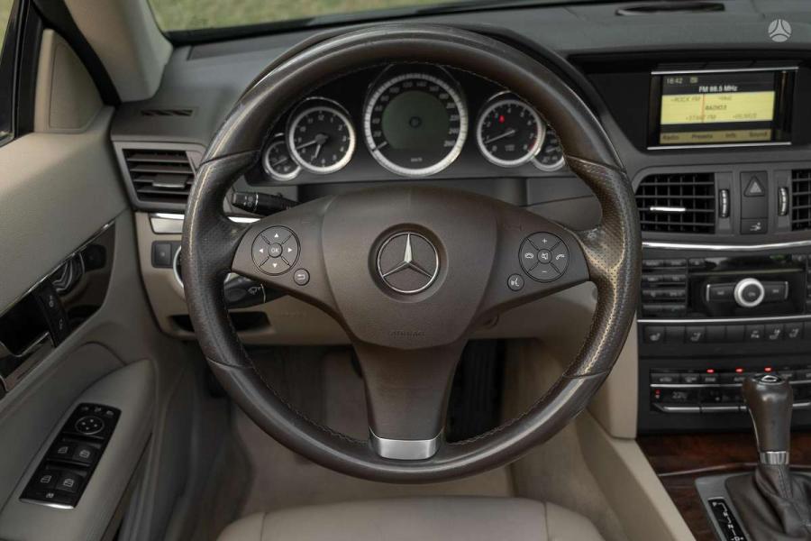Черный Мерседес E 200 2010 в Вильнюс, объемом двигателя 1.80 л и пробегом 197 тыс. км за 8990 €, фото 17 на AUTOMOTO.COM.LV