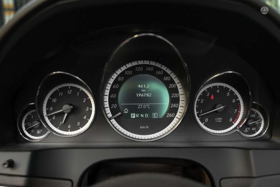 Черный Мерседес E 200 2010 в Вильнюс, объемом двигателя 1.80 л и пробегом 197 тыс. км за 8990 €, фото 20 на AUTOMOTO.COM.LV