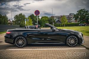 Black Mercedes-Benz e-200 2018 in Riga, with an engine capacity of 2.00 L and mileage of 81 thousand km for 32990 €, photo 5 on AUTOMOTO.COM.LV