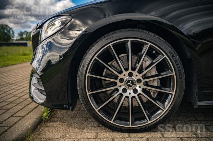 Black Mercedes-Benz e-200 2018 in Riga, with an engine capacity of 2.00 L and mileage of 81 thousand km for 32990 €, photo 14 on AUTOMOTO.COM.LV