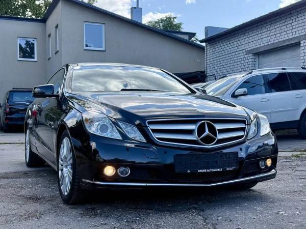 Black Mercedes-Benz e-200 2010 in Riga, with an engine capacity of 1.80 L and mileage of 120 thousand km for 14800 €, photo 2 on AUTOMOTO.COM.LV
