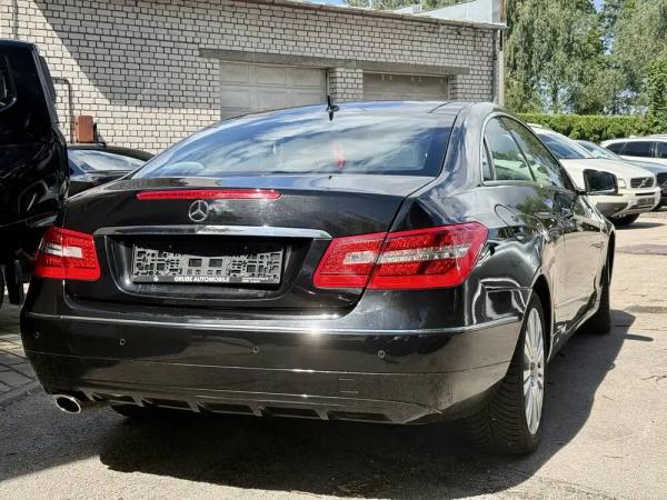 Black Mercedes-Benz e-200 2010 in Riga, with an engine capacity of 1.80 L and mileage of 120 thousand km for 14800 €, photo 3 on AUTOMOTO.COM.LV