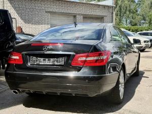 Black Mercedes-Benz e-200 2010 in Riga, with an engine capacity of 1.80 L and mileage of 120 thousand km for 14800 €, photo 4 on AUTOMOTO.COM.LV