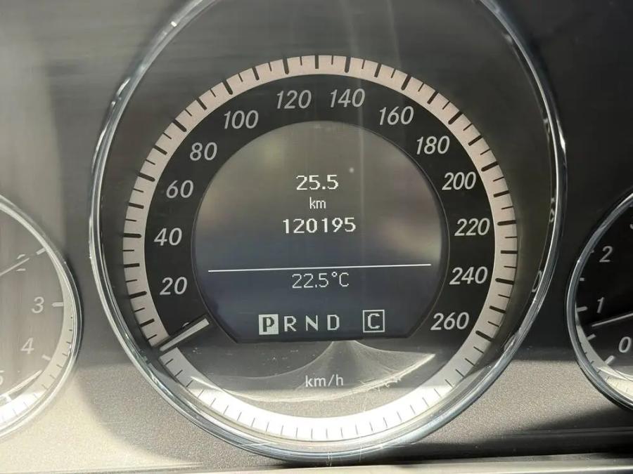 Black Mercedes-Benz e-200 2010 in Riga, with an engine capacity of 1.80 L and mileage of 120 thousand km for 14800 €, photo 14 on AUTOMOTO.COM.LV