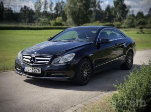 Черный Мерседес E 200 2013 в Рига, объемом двигателя 1.80 л и пробегом 247 тыс. км за 10240 €, фото  на AUTOMOTO.COM.LV