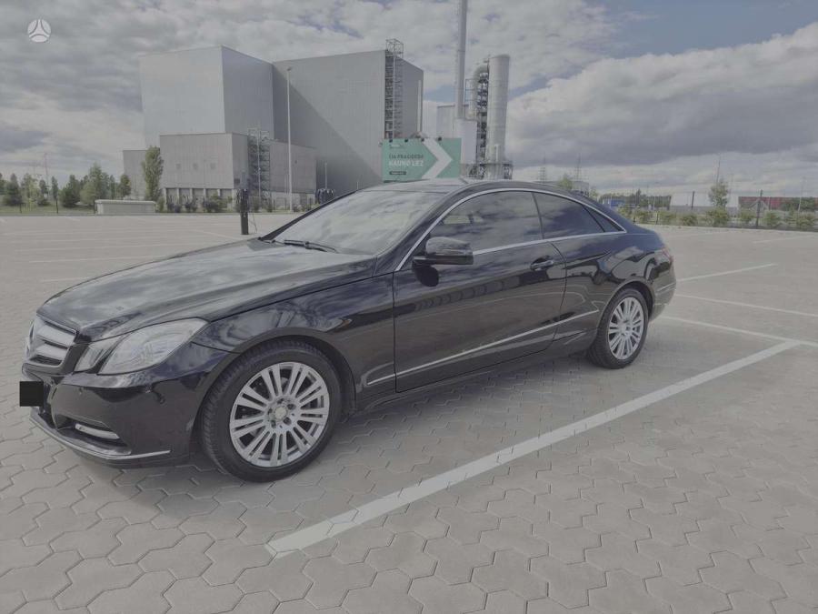Melns Mercedes-Benz e-200 2013 Kauņa, ar dzinēja tilpumu 1.99 L un nobraukumu 127 tūkst. km par 9600 €, foto 1 vietnē AUTOMOTO.COM.LV