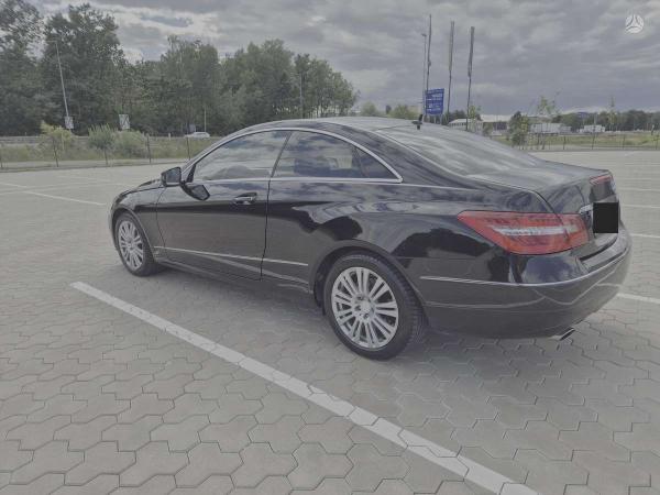 Melns Mercedes-Benz e-200 2013 Kauņa, ar dzinēja tilpumu 1.99 L un nobraukumu 127 tūkst. km par 9600 €, foto 3 vietnē AUTOMOTO.COM.LV