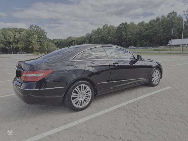 Melns Mercedes-Benz e-200 2013 Kauņa, ar dzinēja tilpumu 1.99 L un nobraukumu 127 tūkst. km par 9600 €, foto 4 vietnē AUTOMOTO.COM.LV