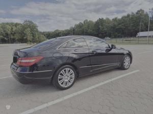 Melns Mercedes-Benz e-200 2013 Kauņa, ar dzinēja tilpumu 1.99 L un nobraukumu 127 tūkst. km par 9600 €, foto 4 vietnē AUTOMOTO.COM.LV