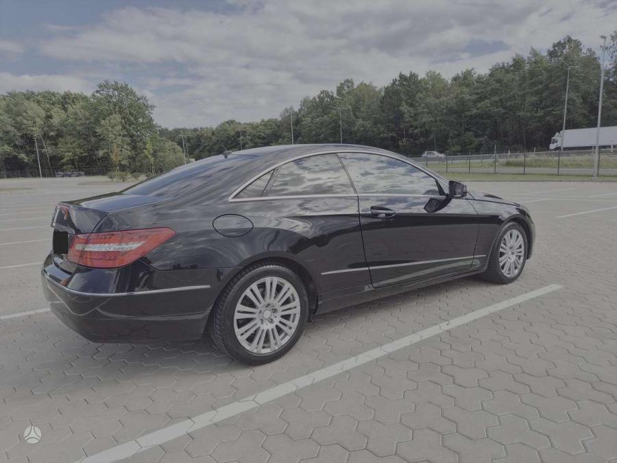 Melns Mercedes-Benz e-200 2013 Kauņa, ar dzinēja tilpumu 1.99 L un nobraukumu 127 tūkst. km par 9600 €, foto 4 vietnē AUTOMOTO.COM.LV
