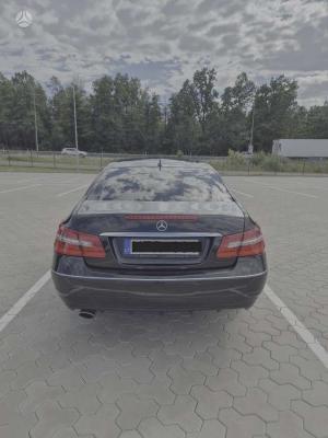 Melns Mercedes-Benz e-200 2013 Kauņa, ar dzinēja tilpumu 1.99 L un nobraukumu 127 tūkst. km par 9600 €, foto 5 vietnē AUTOMOTO.COM.LV