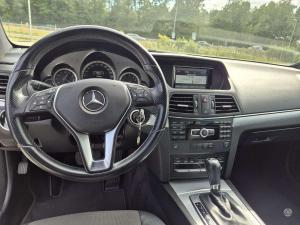 Melns Mercedes-Benz e-200 2013 Kauņa, ar dzinēja tilpumu 1.99 L un nobraukumu 127 tūkst. km par 9600 €, foto 7 vietnē AUTOMOTO.COM.LV