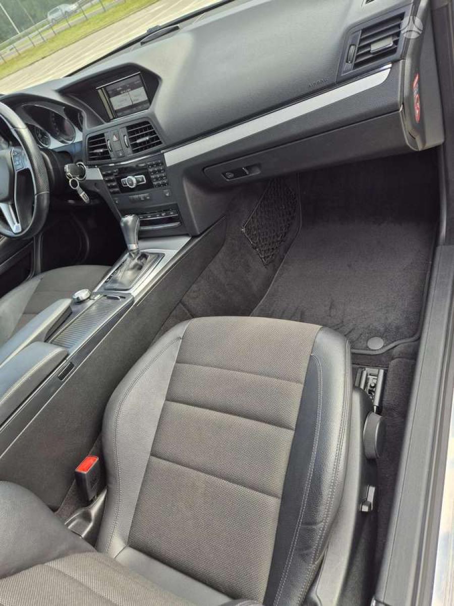 Melns Mercedes-Benz e-200 2013 Kauņa, ar dzinēja tilpumu 1.99 L un nobraukumu 127 tūkst. km par 9600 €, foto 9 vietnē AUTOMOTO.COM.LV