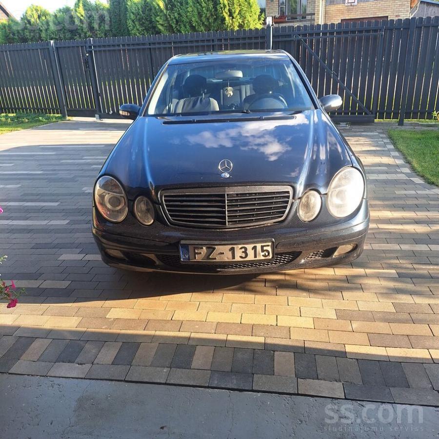 Черный Мерседес E 200 2004 в Рига, объемом двигателя 1.80 л и пробегом 284 тыс. км за 3000 €, фото 1 на AUTOMOTO.COM.LV
