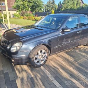 Черный Мерседес E 200 2004 в Рига, объемом двигателя 1.80 л и пробегом 284 тыс. км за 3000 €, фото 3 на AUTOMOTO.COM.LV