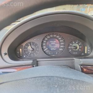 Черный Мерседес E 200 2004 в Рига, объемом двигателя 1.80 л и пробегом 284 тыс. км за 3000 €, фото 5 на AUTOMOTO.COM.LV