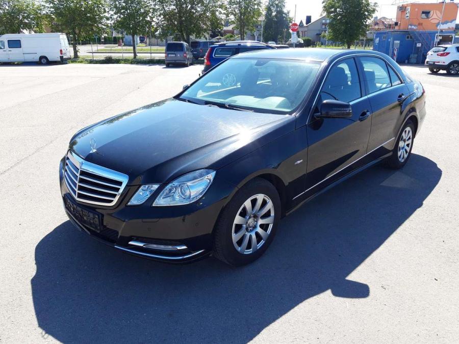 Melns Mercedes-Benz e-200 2009 Šauļi, ar dzinēja tilpumu 1.80 L un nobraukumu 223 tūkst. km par 7200 €, foto 1 vietnē AUTOMOTO.COM.LV