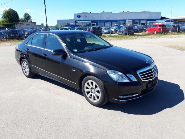 Black Mercedes-Benz e-200 2009 in Siauliai, with an engine capacity of 1.80 L and mileage of 223 thousand km for 7200 €, photo 3 on AUTOMOTO.COM.LV