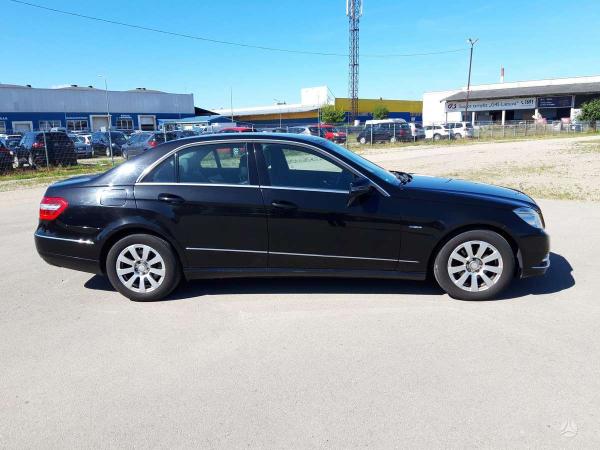 Black Mercedes-Benz e-200 2009 in Siauliai, with an engine capacity of 1.80 L and mileage of 223 thousand km for 7200 €, photo 4 on AUTOMOTO.COM.LV