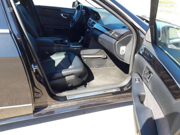 Black Mercedes-Benz e-200 2009 in Siauliai, with an engine capacity of 1.80 L and mileage of 223 thousand km for 7200 €, photo 9 on AUTOMOTO.COM.LV