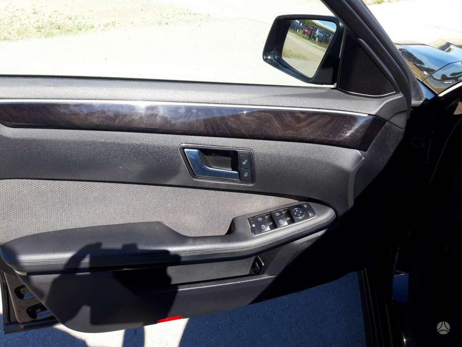 Melns Mercedes-Benz e-200 2009 Šauļi, ar dzinēja tilpumu 1.80 L un nobraukumu 223 tūkst. km par 7200 €, foto 13 vietnē AUTOMOTO.COM.LV