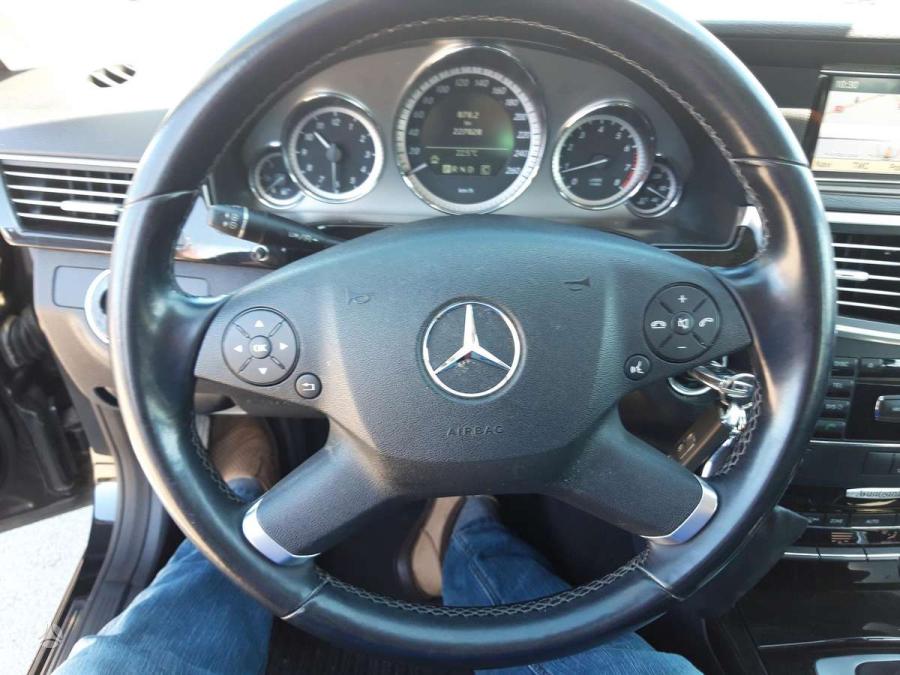 Melns Mercedes-Benz e-200 2009 Šauļi, ar dzinēja tilpumu 1.80 L un nobraukumu 223 tūkst. km par 7200 €, foto 16 vietnē AUTOMOTO.COM.LV