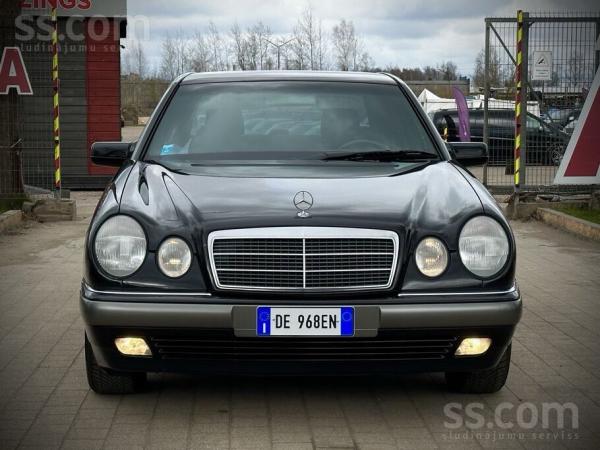 Melns Mercedes-Benz e-200 1998 Rīga, ar dzinēja tilpumu 2.00 L un nobraukumu 0 tūkst. km par 8770 €, foto 2 vietnē AUTOMOTO.COM.LV