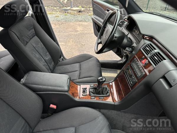 Melns Mercedes-Benz e-200 1998 Rīga, ar dzinēja tilpumu 2.00 L un nobraukumu 0 tūkst. km par 8770 €, foto 10 vietnē AUTOMOTO.COM.LV