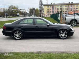 Черный Мерседес E 200 2003 в Нарва, объемом двигателя 2.10 л и пробегом 715 тыс. км за 1499 €, фото 6 на AUTOMOTO.COM.LV