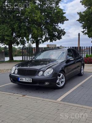 Melns Mercedes-Benz e-200 2003 Valmiera, ar dzinēja tilpumu 2.20 L un nobraukumu 368 tūkst. km par 2300 €, foto  vietnē AUTOMOTO.COM.LV