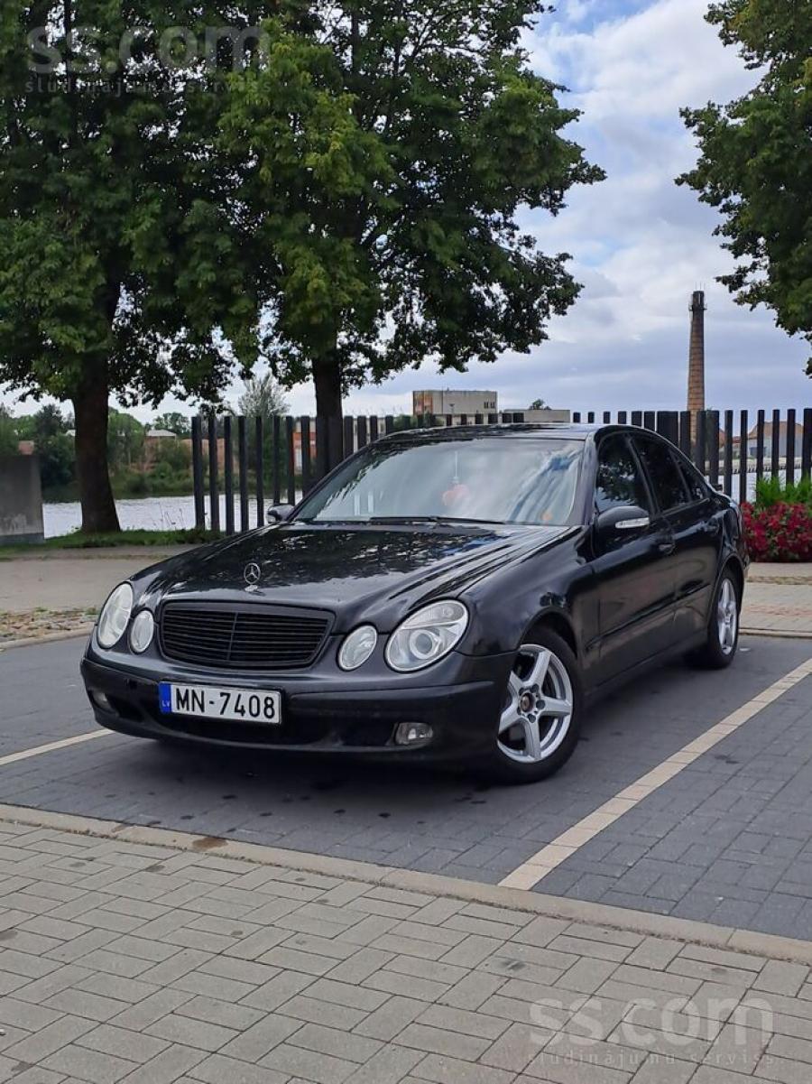Черный Мерседес E 200 2003 в Валмиера, объемом двигателя 2.20 л и пробегом 368 тыс. км за 2300 €, фото 1 на AUTOMOTO.COM.LV