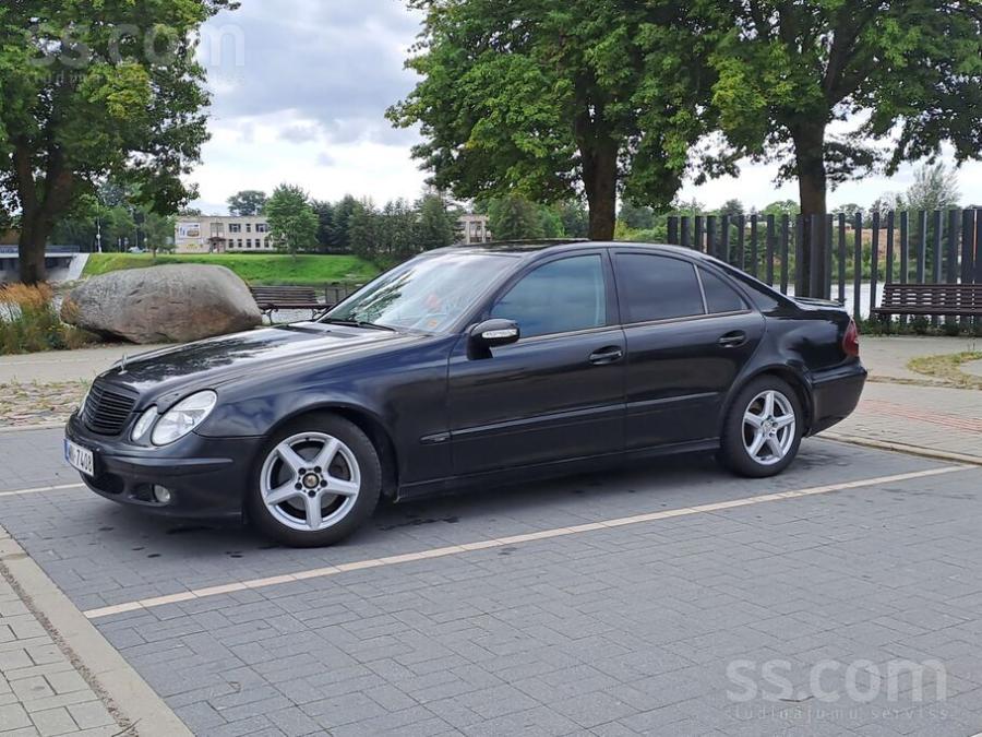 Черный Мерседес E 200 2003 в Валмиера, объемом двигателя 2.20 л и пробегом 368 тыс. км за 2300 €, фото 3 на AUTOMOTO.COM.LV