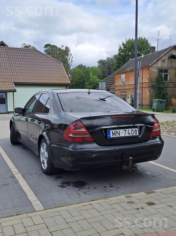 Melns Mercedes-Benz e-200 2003 Valmiera, ar dzinēja tilpumu 2.20 L un nobraukumu 368 tūkst. km par 2300 €, foto 4 vietnē AUTOMOTO.COM.LV