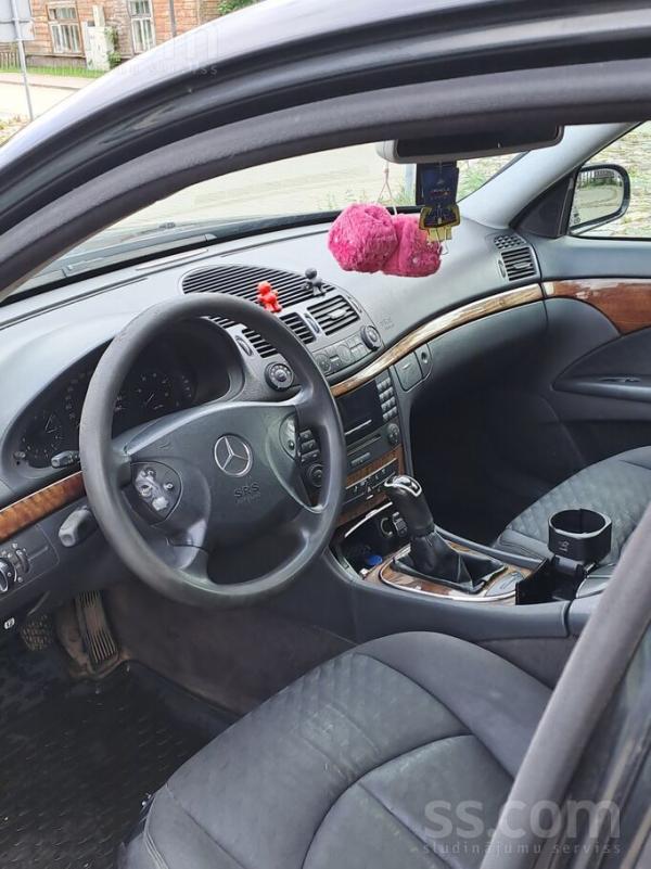 Melns Mercedes-Benz e-200 2003 Valmiera, ar dzinēja tilpumu 2.20 L un nobraukumu 368 tūkst. km par 2300 €, foto 6 vietnē AUTOMOTO.COM.LV
