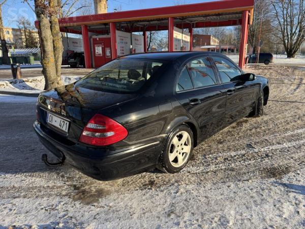 Black Mercedes-Benz e-200 2004 in Valmiera, with an engine capacity of 2.20 L and mileage of 453 thousand km for 2500 €, photo 4 on AUTOMOTO.COM.LV