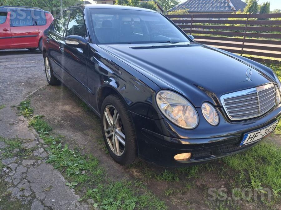 Черный Мерседес E 200 2004 в Валмиера, объемом двигателя 2.20 л и пробегом 340 тыс. км за 2800 €, фото 1 на AUTOMOTO.COM.LV