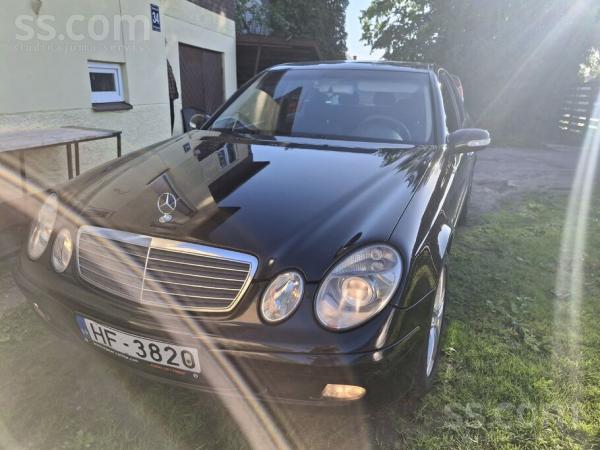 Черный Мерседес E 200 2004 в Валмиера, объемом двигателя 2.20 л и пробегом 340 тыс. км за 2800 €, фото 2 на AUTOMOTO.COM.LV