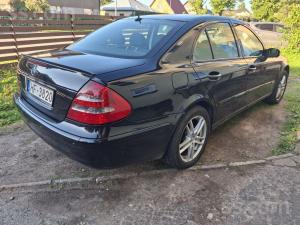 Черный Мерседес E 200 2004 в Валмиера, объемом двигателя 2.20 л и пробегом 340 тыс. км за 2800 €, фото 4 на AUTOMOTO.COM.LV
