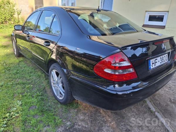 Черный Мерседес E 200 2004 в Валмиера, объемом двигателя 2.20 л и пробегом 340 тыс. км за 2800 €, фото 4 на AUTOMOTO.COM.LV