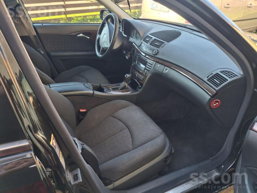 Черный Мерседес E 200 2004 в Валмиера, объемом двигателя 2.20 л и пробегом 340 тыс. км за 2800 €, фото 6 на AUTOMOTO.COM.LV
