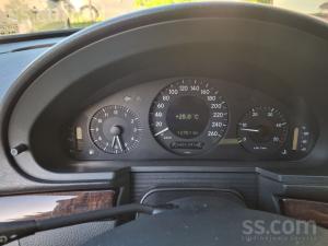 Черный Мерседес E 200 2004 в Валмиера, объемом двигателя 2.20 л и пробегом 340 тыс. км за 2800 €, фото 9 на AUTOMOTO.COM.LV