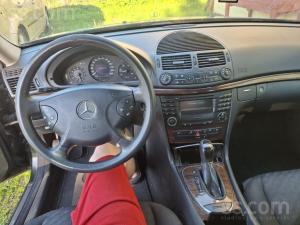Черный Мерседес E 200 2004 в Валмиера, объемом двигателя 2.20 л и пробегом 340 тыс. км за 2800 €, фото 10 на AUTOMOTO.COM.LV