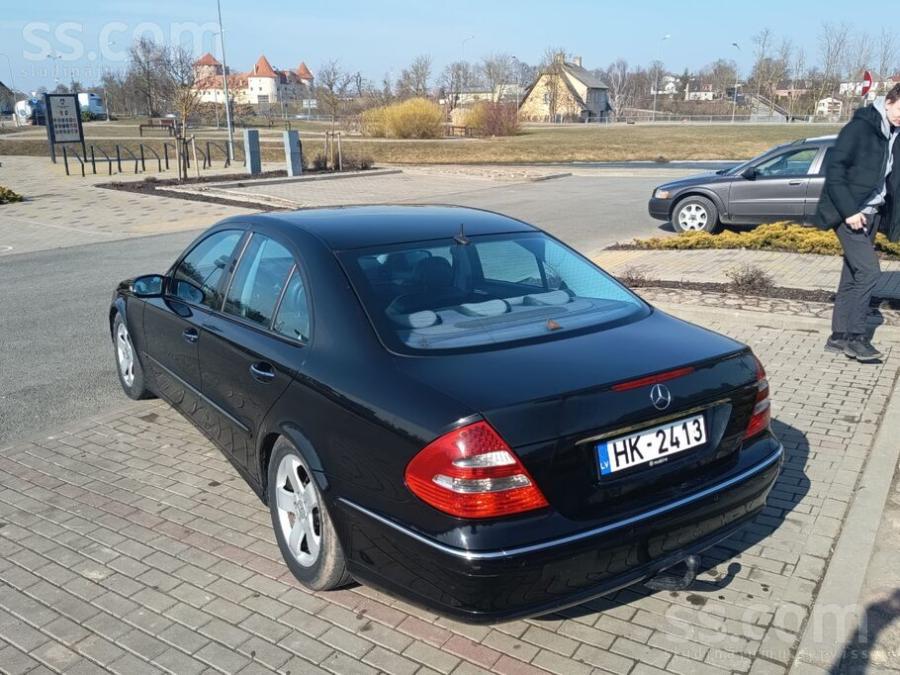 Black Mercedes-Benz e-200 2004 in Bauska, with an engine capacity of 2.20 L and mileage of 340 thousand km for 2600 €, photo 4 on AUTOMOTO.COM.LV