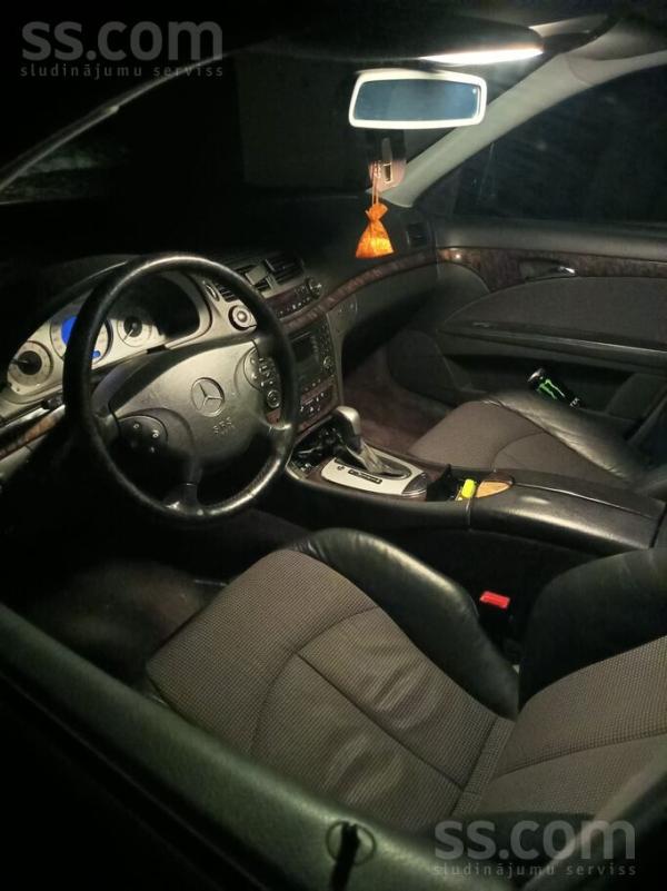 Black Mercedes-Benz e-200 2004 in Bauska, with an engine capacity of 2.20 L and mileage of 340 thousand km for 2600 €, photo 7 on AUTOMOTO.COM.LV